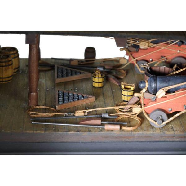 Maquette bateau en bois : Navio Rayo, Vue de coupe Poste de Bataille ...