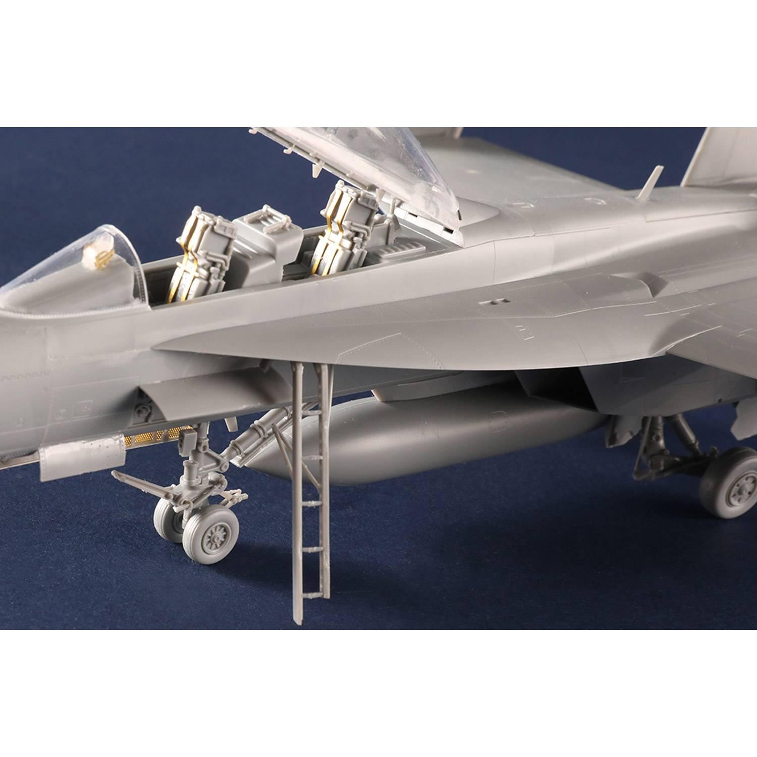 Maquette avion : F/A-18F Super Hornet VFC-12 - 1/48 - Hobby Boss - Rue ...