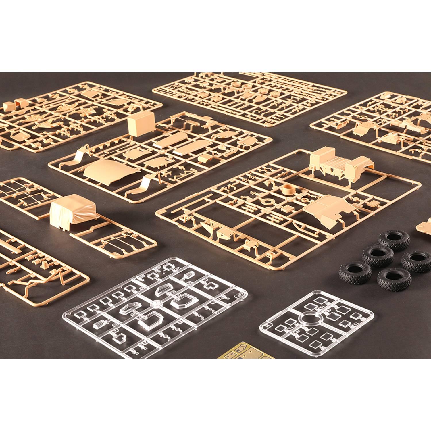 Maquette camion militaire : véhicule de transport d'armes lourdes avec ...